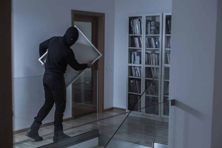 Can One Shoot A Fleeing Robber?