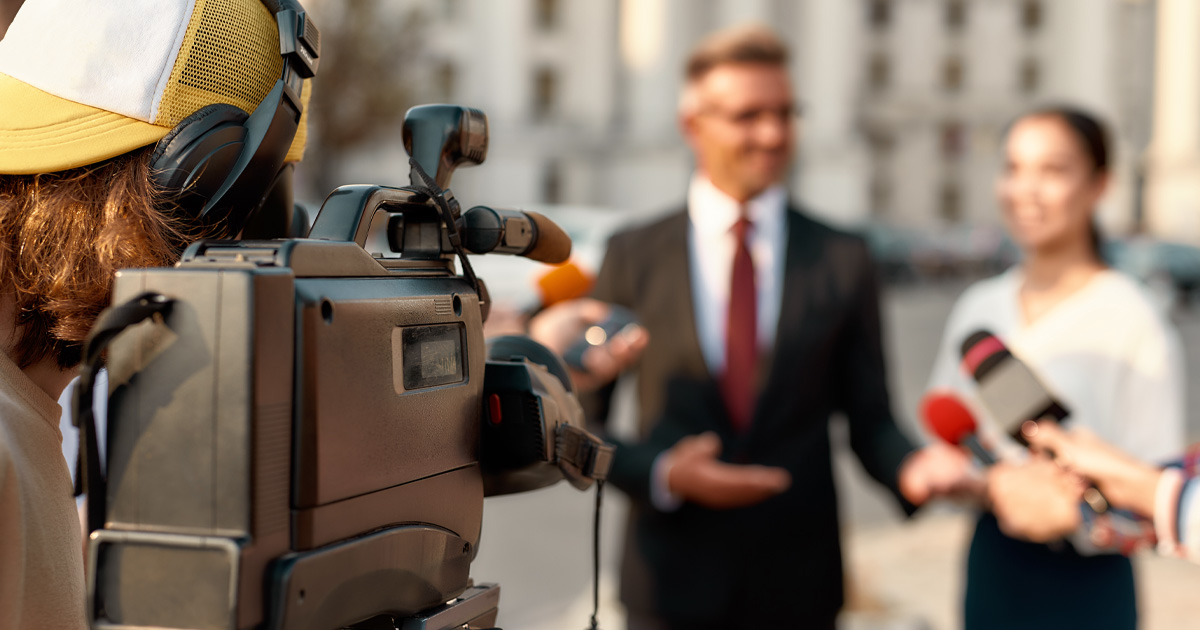 Chicago News Crew Robbed at Gunpoint, While Covering Armed Robberies ...